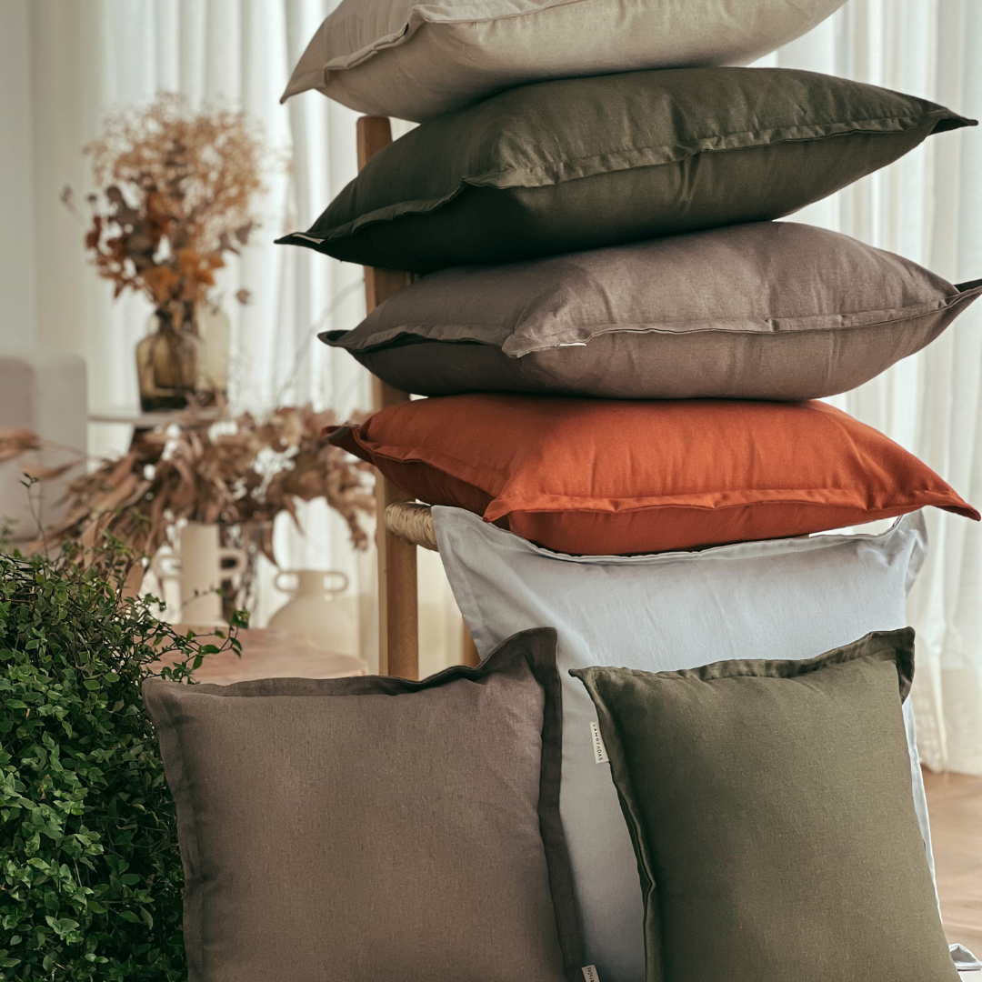 Confira Capa de Almofada em Linho com Aba 60x60 Marrom