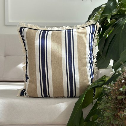 Compre Capa de Almofada Entreposto Listrada Azul, Crú e Franja