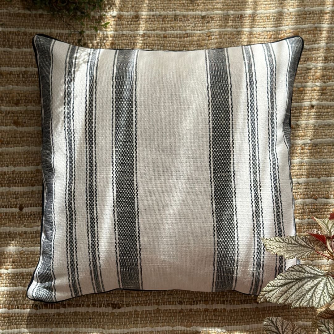 Confira Capa Almofada Linhão Entreposto Branco e Azul 60x60