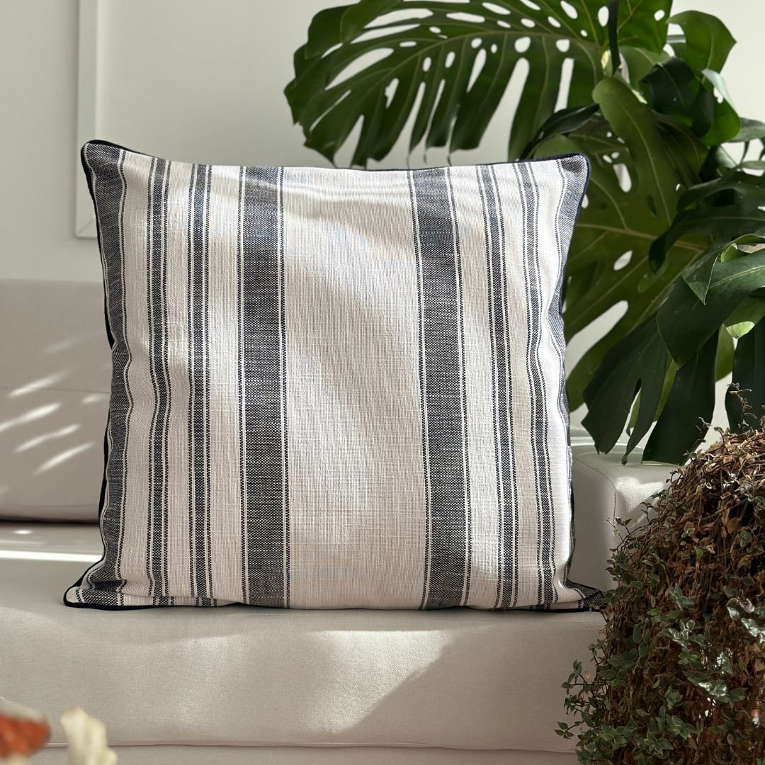 Confira Capa Almofada Linhão Entreposto Branco e Azul 60x60